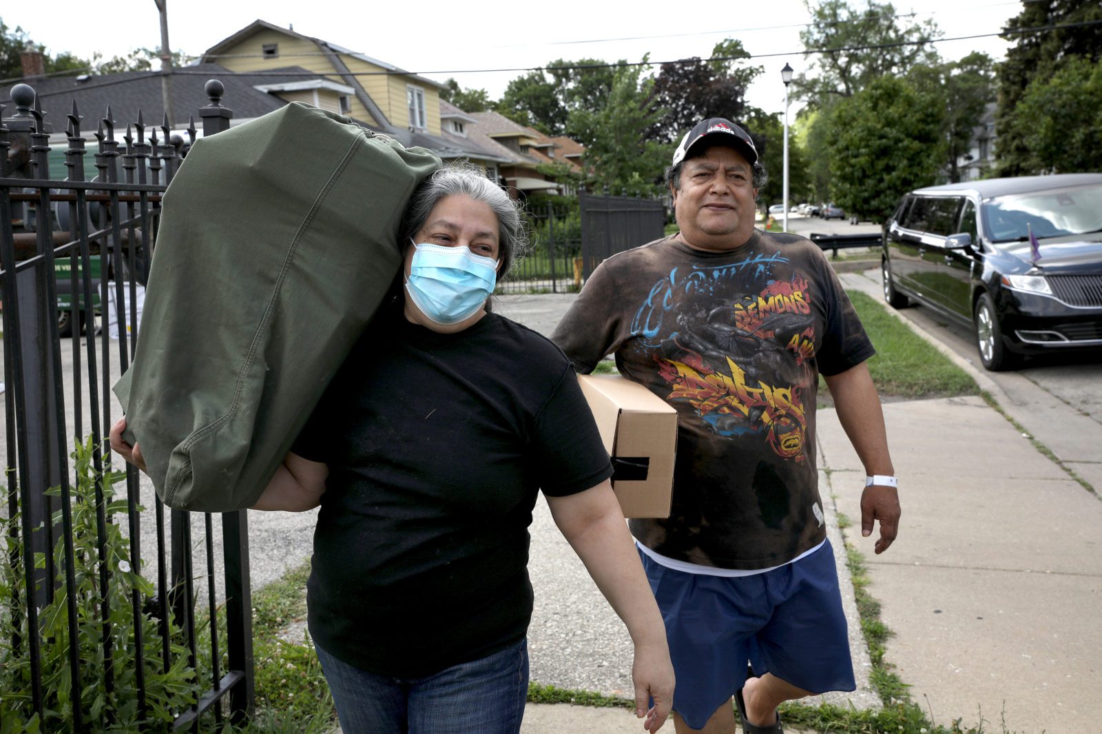 'Feeding the kids of the neighborhood': Lunch Bus provides summer meals ...