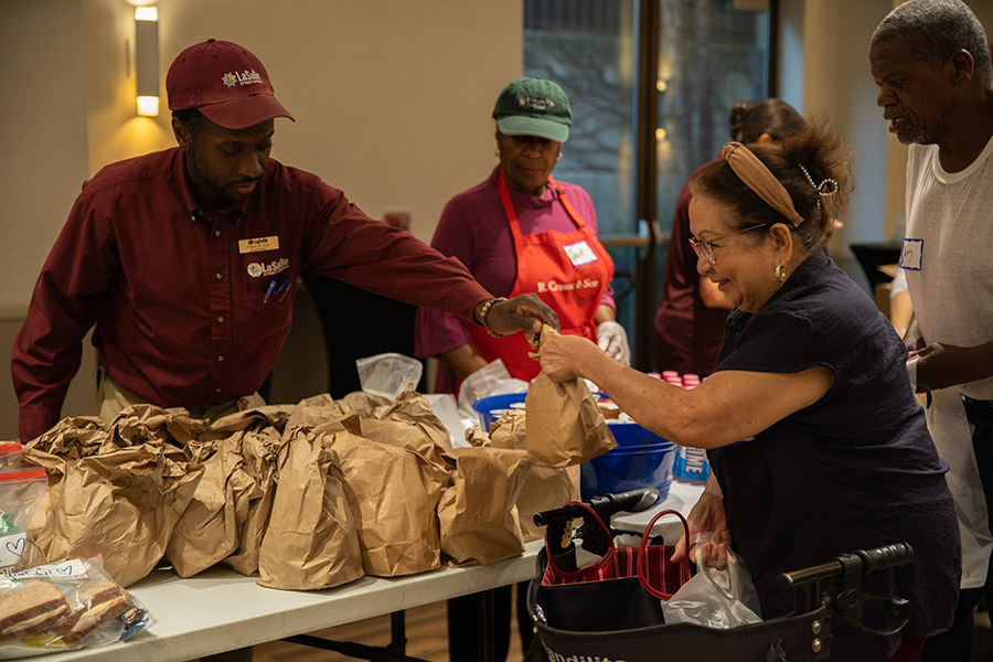 Serving meals and fostering community in Chicago’s Old Town | Greater ...